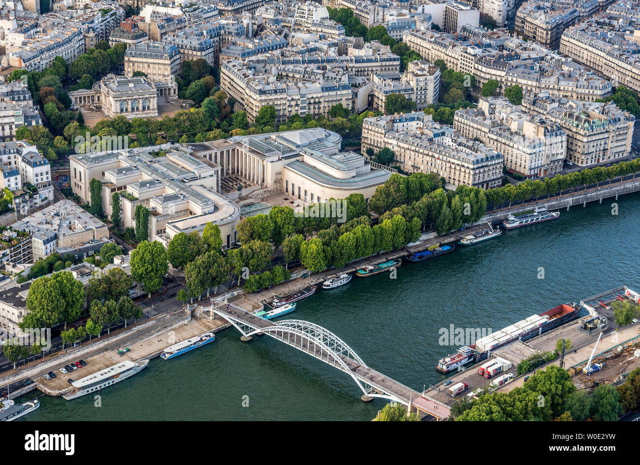 France, 16ème arrondissement de Paris, vue de la Tour Eiffel (Palais de ...