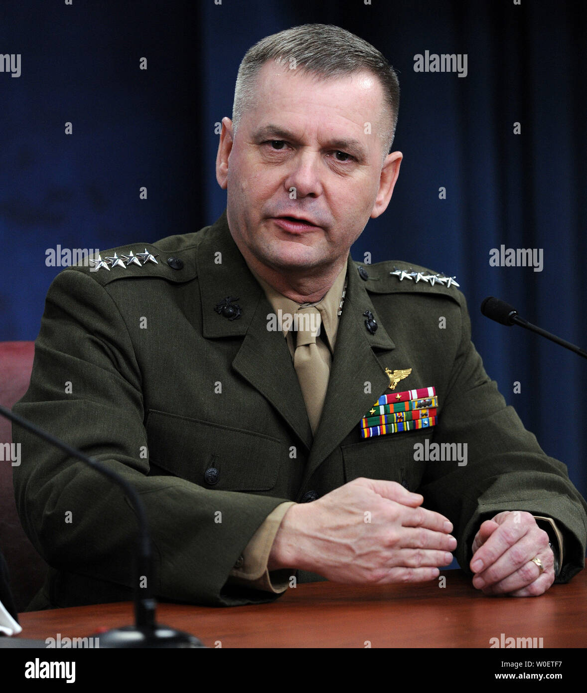 James cartwright Banque de photographies et d’images à haute résolution ...