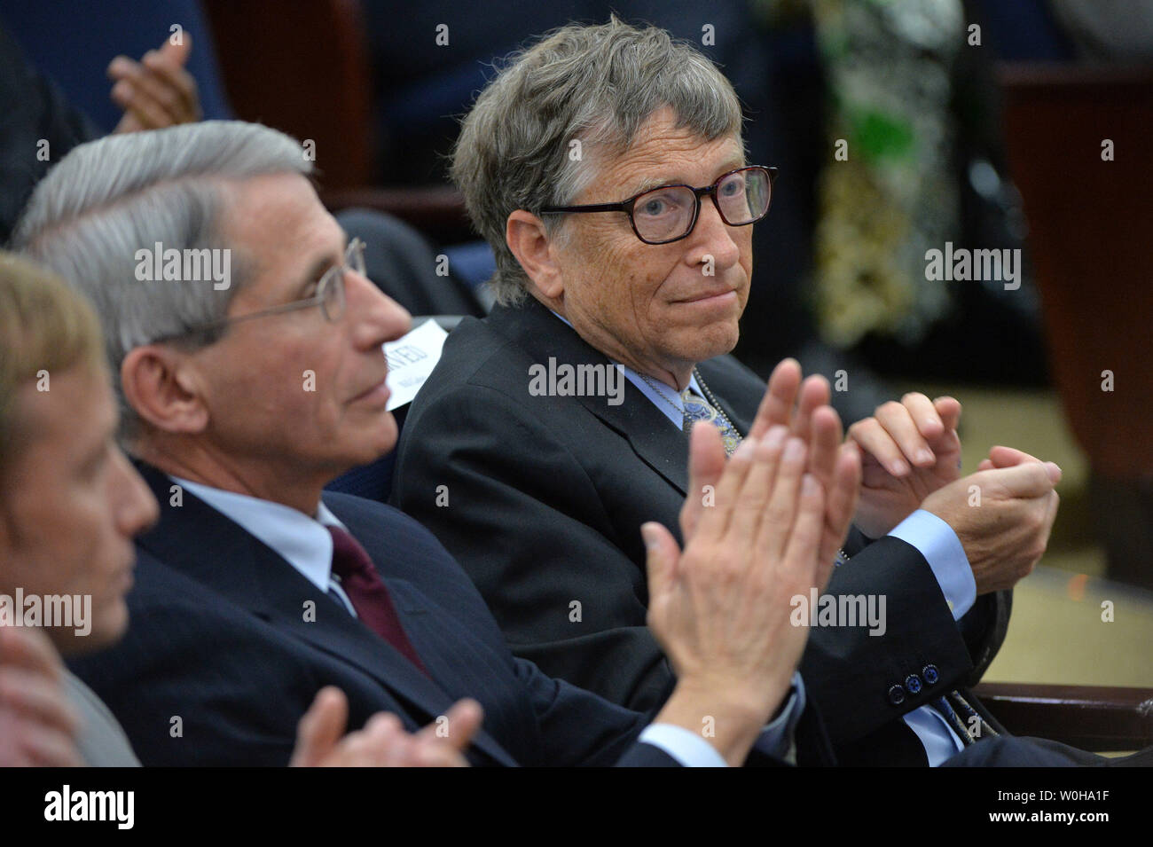 Anthony fauci bill gates Banque de photographies et d’images à haute ...
