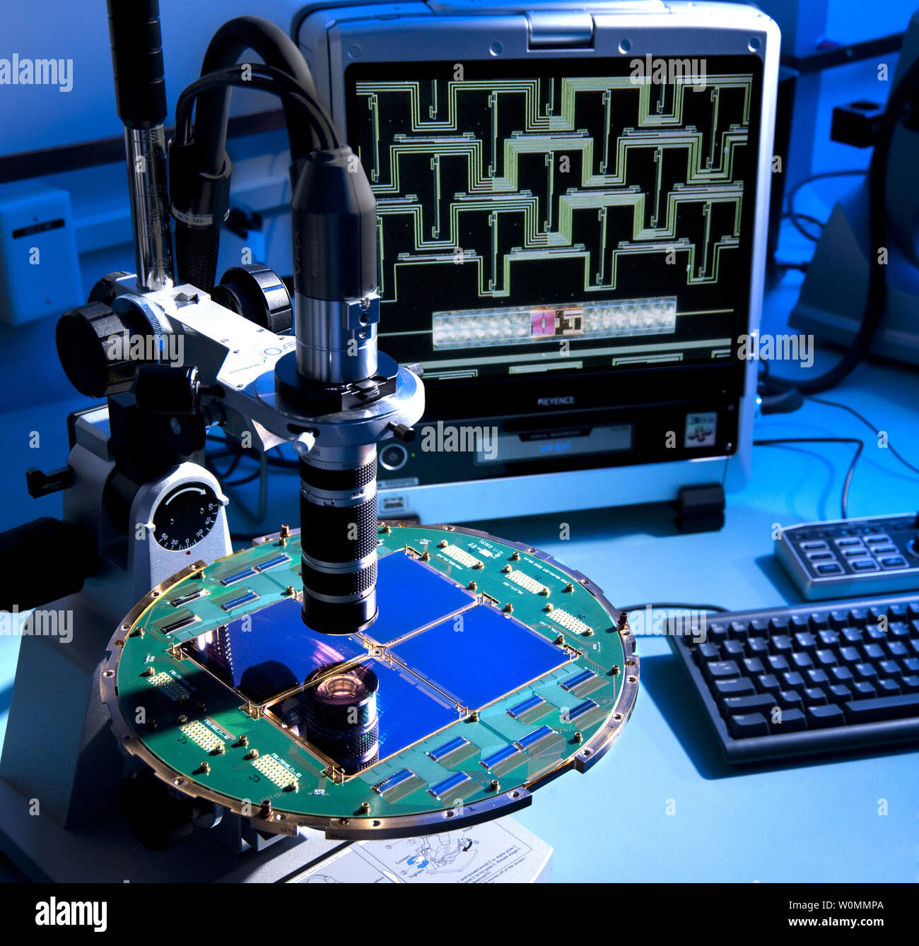 Polarized light microscope Banque de photographies et d’images à haute ...