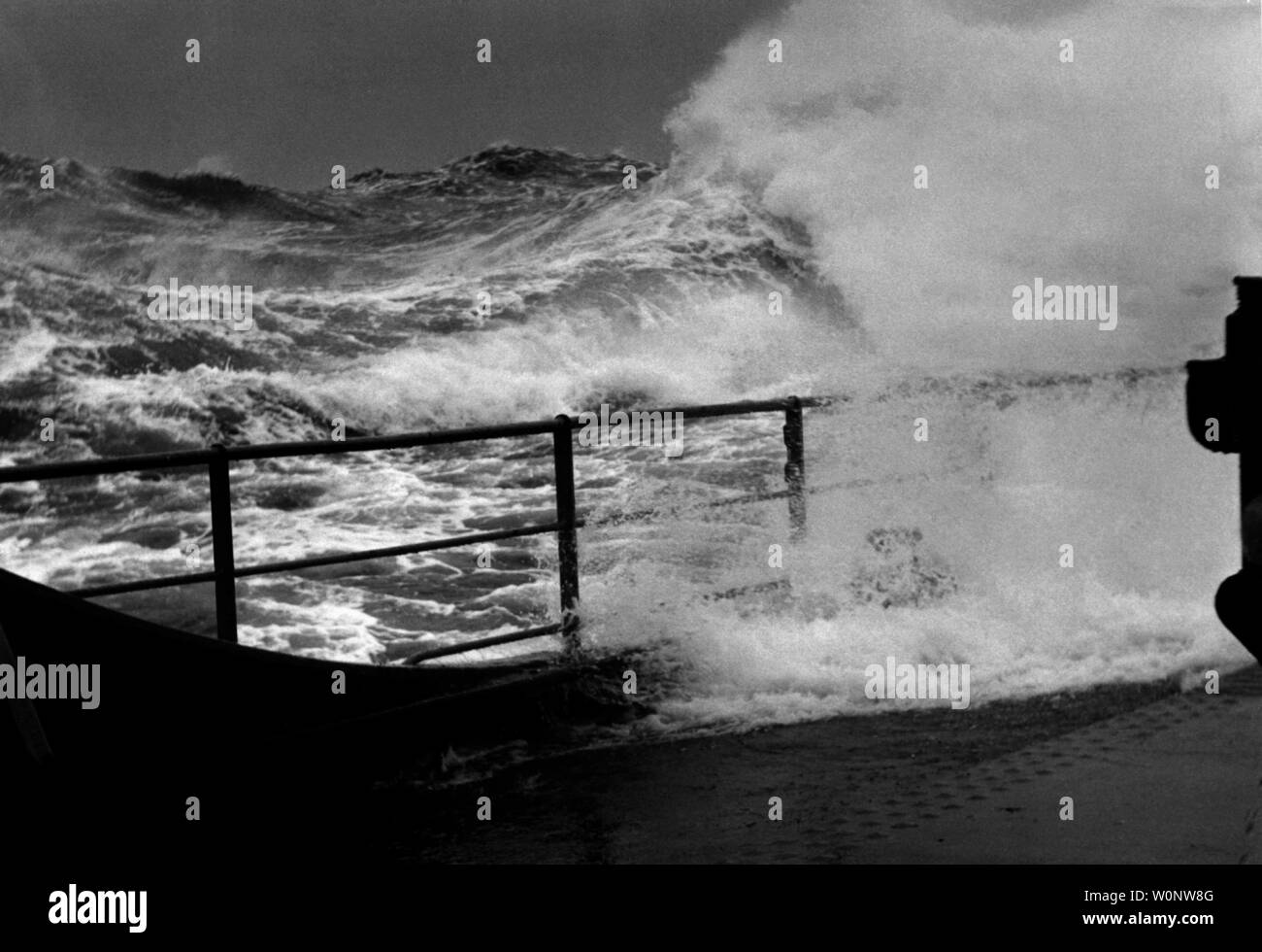 Force de la mer Banque de photographies et d’images à haute résolution ...