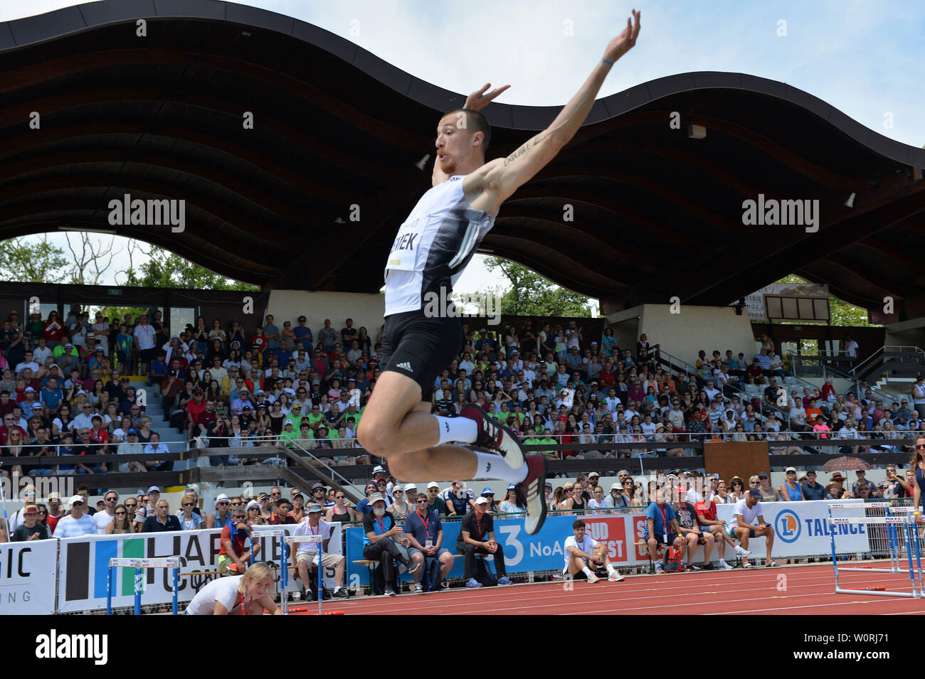 Zach Ziemek (USA) sauts 25-0 (7.62m) au saut en longueur au cours du ...