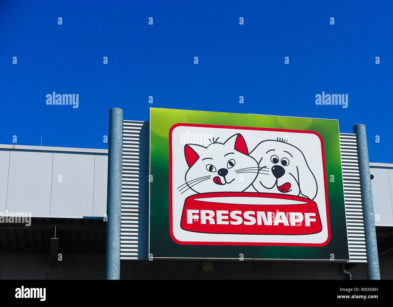 Fressnapf store logo sign Banque de photographies et d’images à haute ...