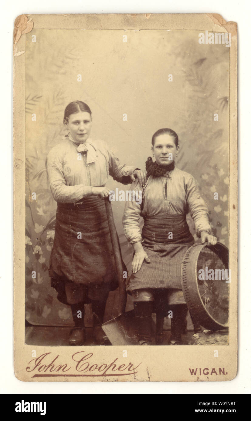 Poor clothes 19th century Banque de photographies et d’images à haute ...