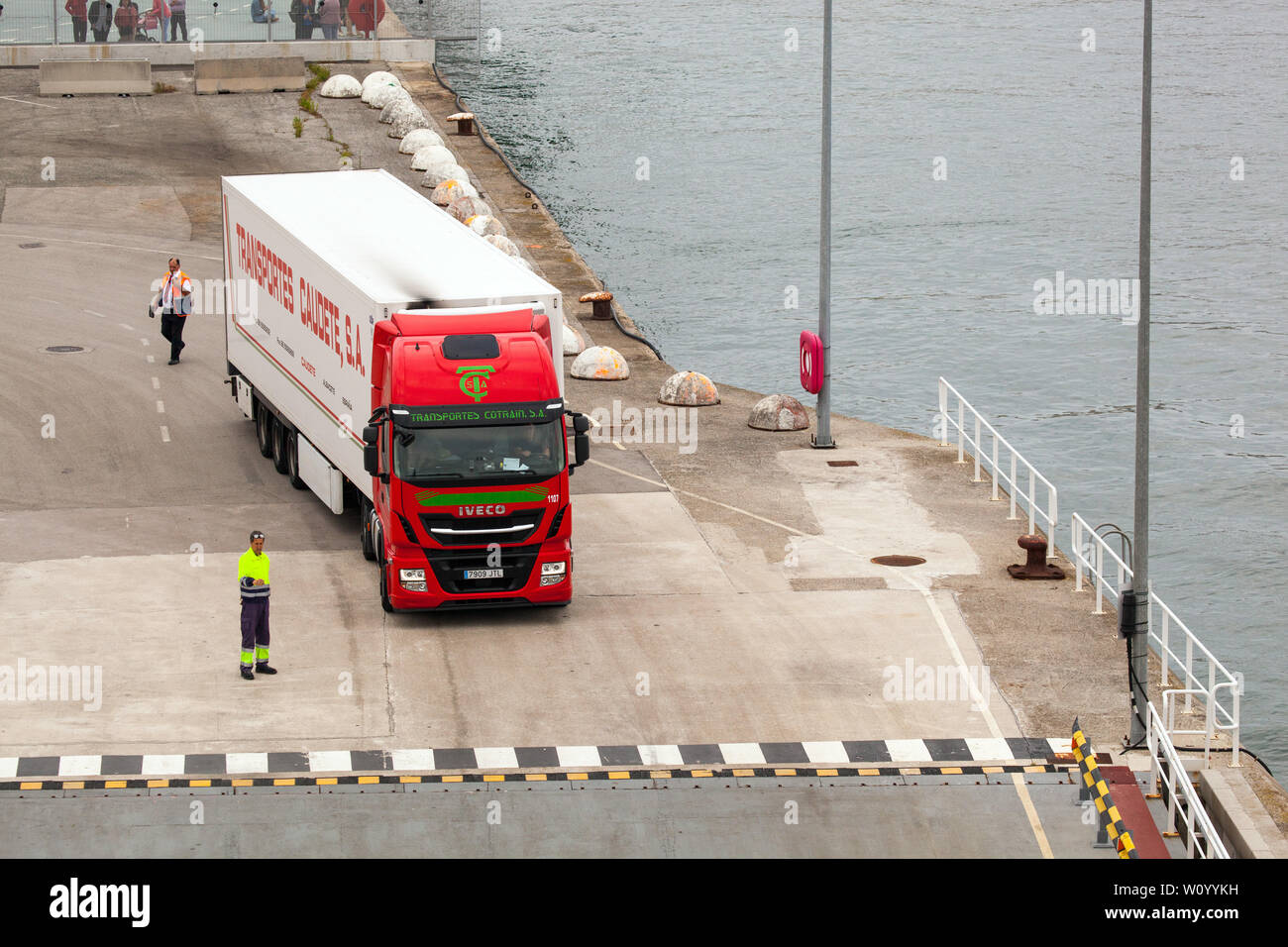 Camion / wagon / camion chargement sur l'Brittany Ferries ferry bateau ...