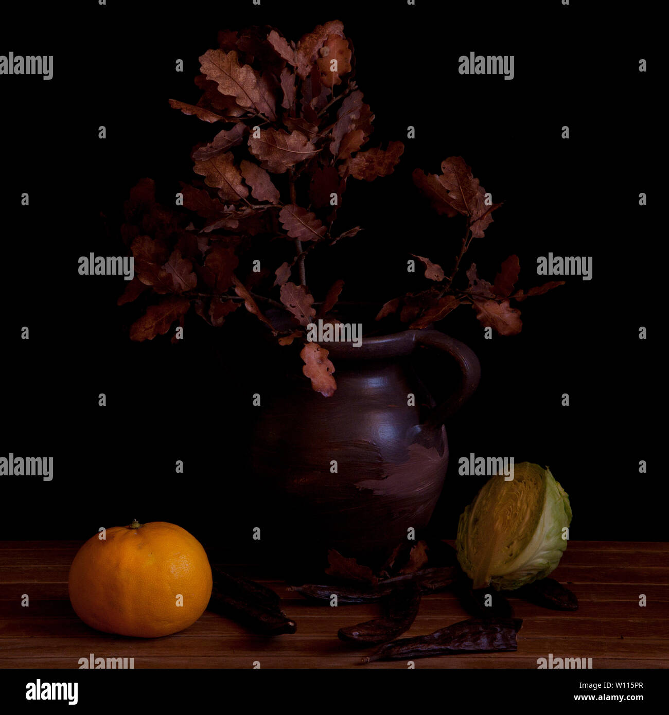 Corbeille de fleurs et de fruits Banque de photographies et d’images à ...