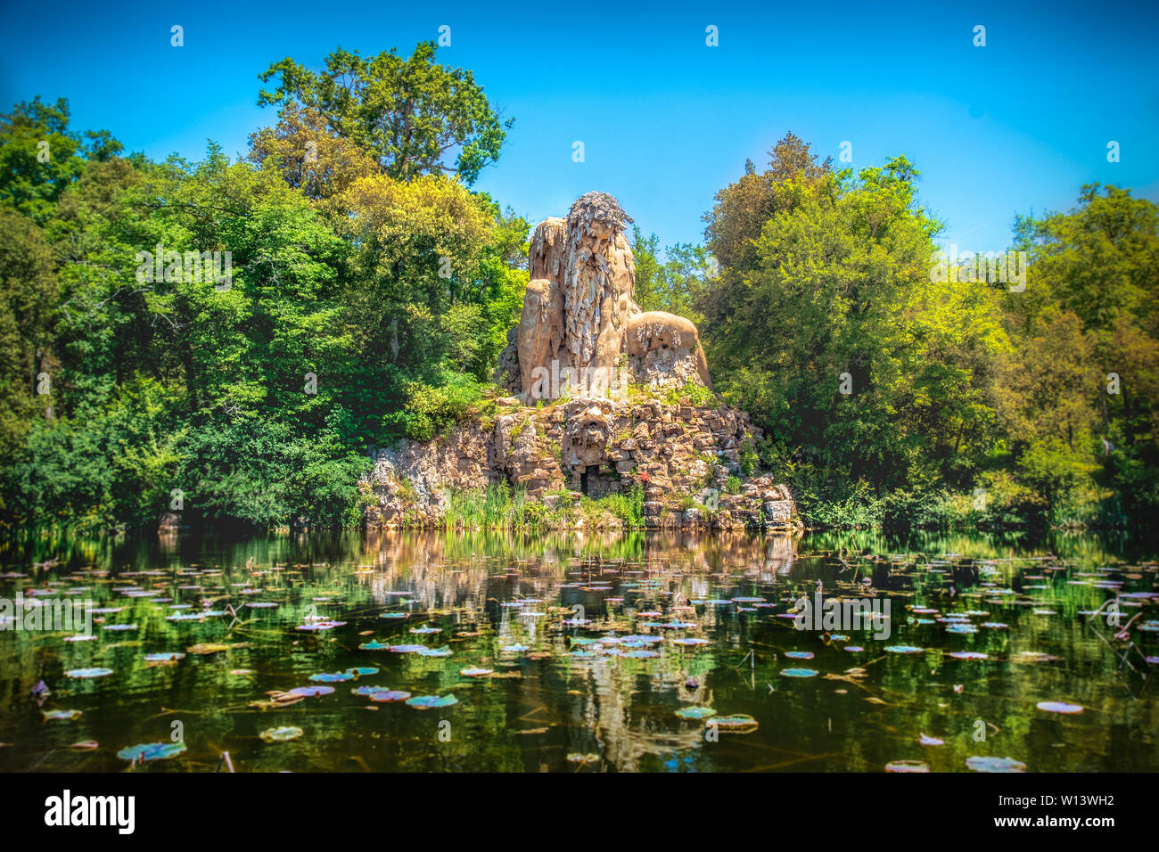 Villa Demidoff Pratolino park et le colosse Colosso del Appennino ...