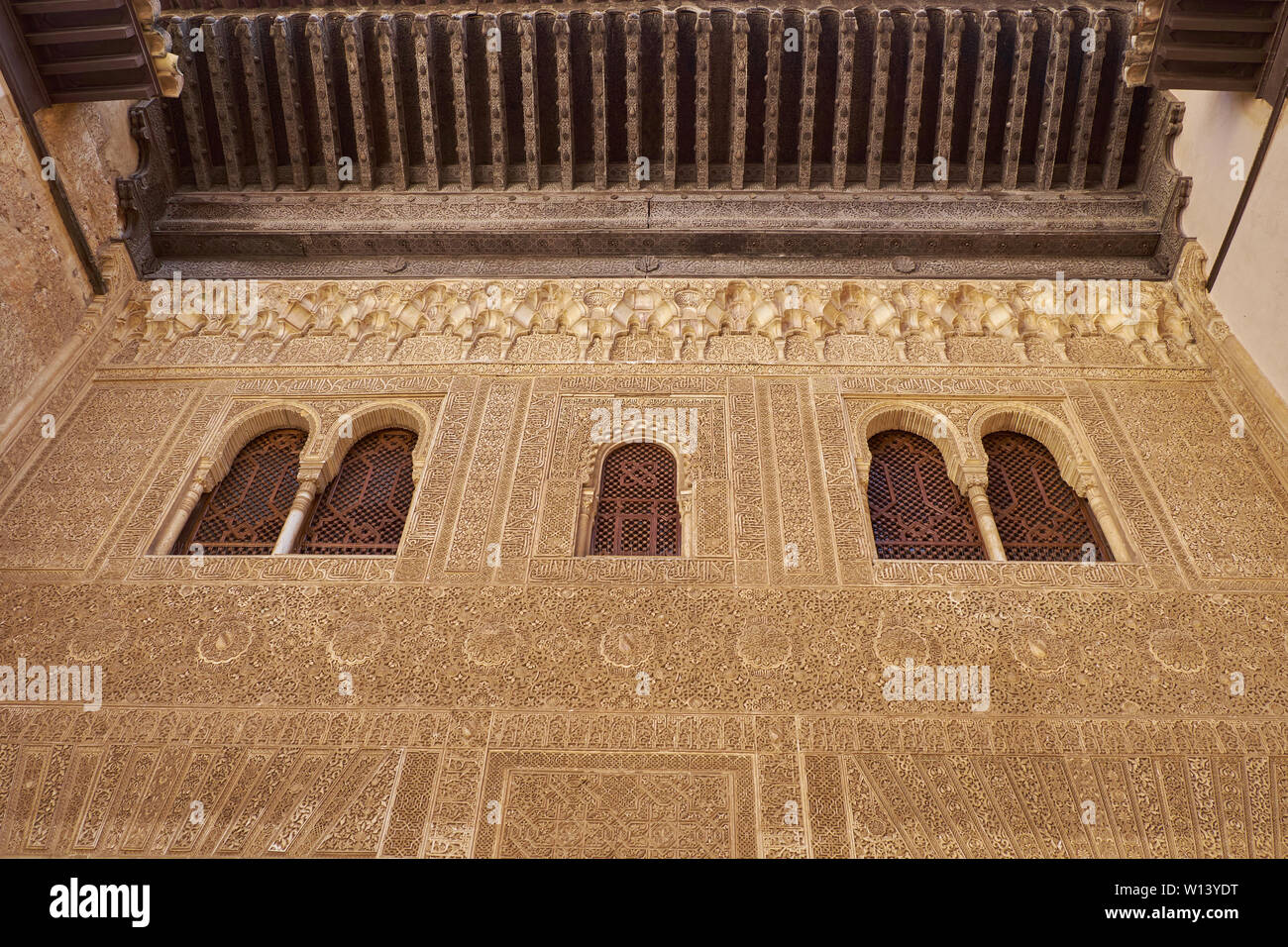 La décoration intérieure de style mauresque. Patio de los Arrayanes, La ...