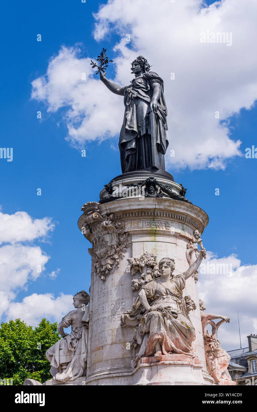 Monument de la republique paris france Banque de photographies et d ...