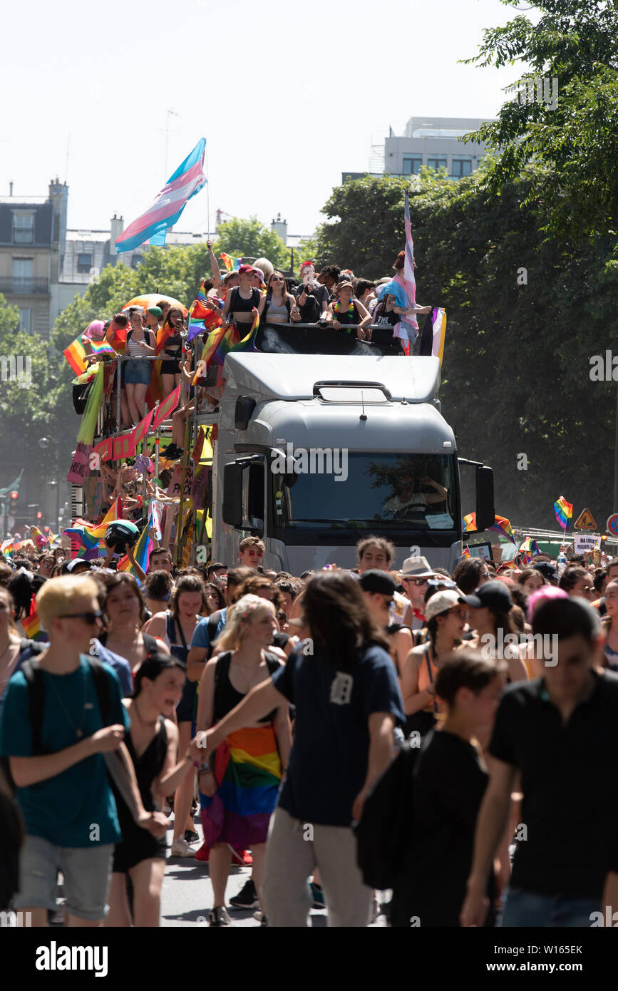 Gay pride paris 2019 Banque de photographies et d’images à haute ...