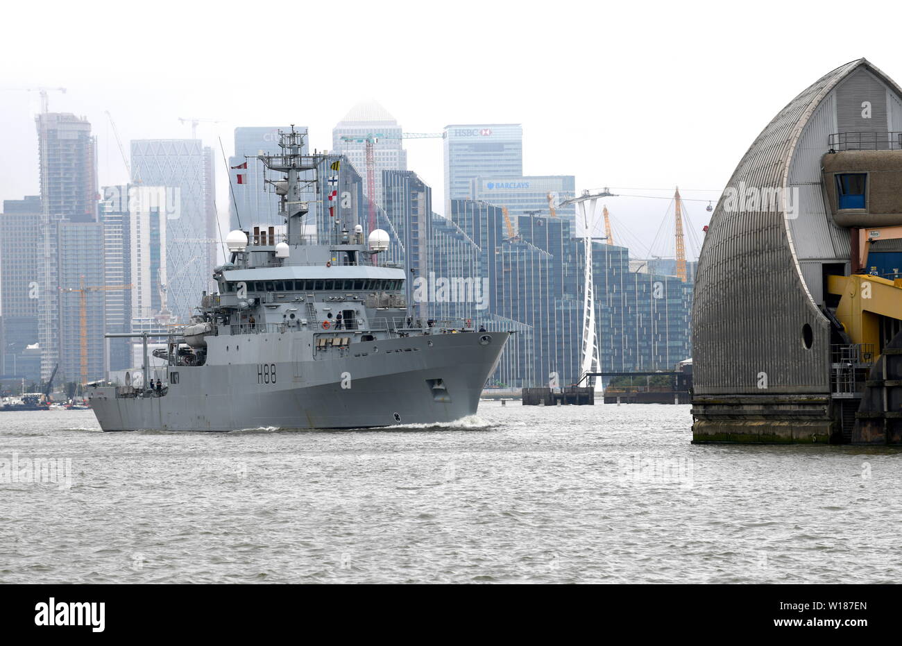 Le HMS Enterprise est un navire de classe de l'écho de la Royal Navy ...