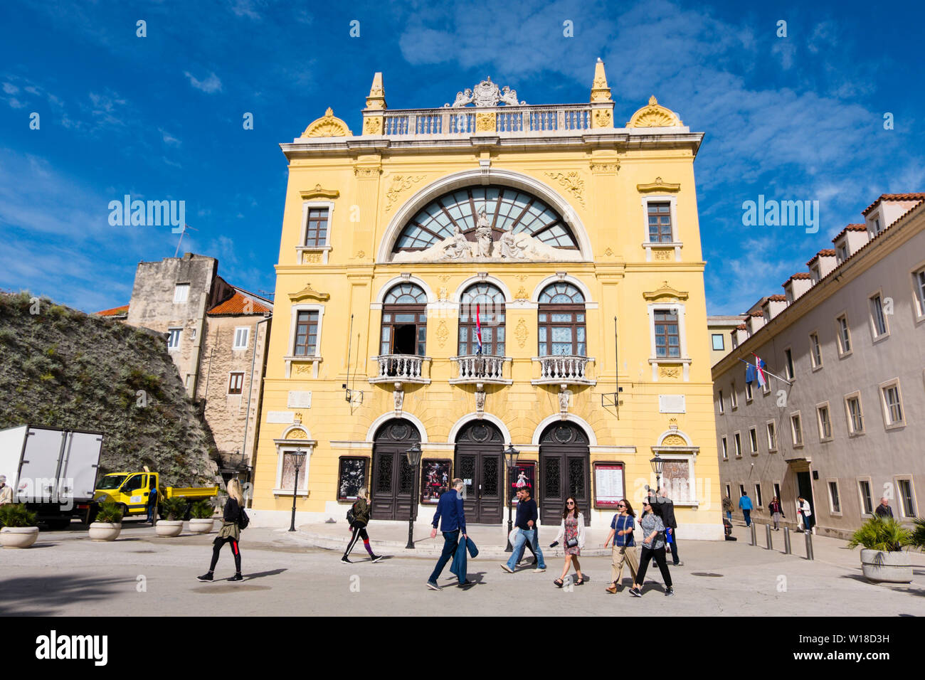Hrvatsko narodno kazaliste divisé Banque de photographies et d’images à haute résolution - Alamy