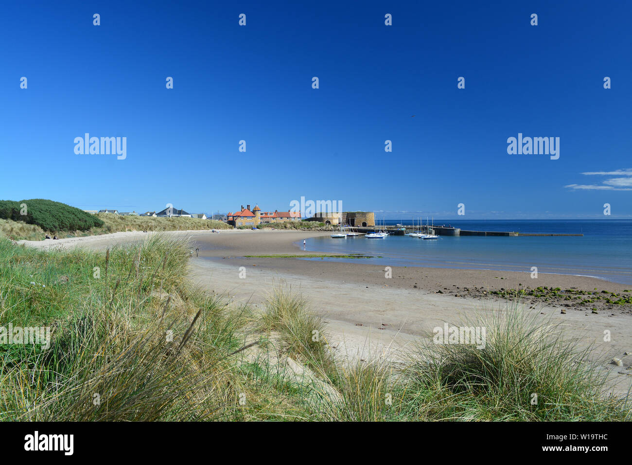 Le port et le village de beadnell Banque de photographies et d’images à ...