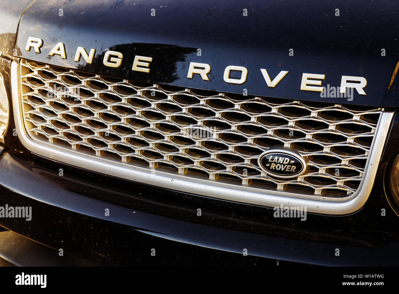 Land rover logo front grill Banque de photographies et d’images à haute ...