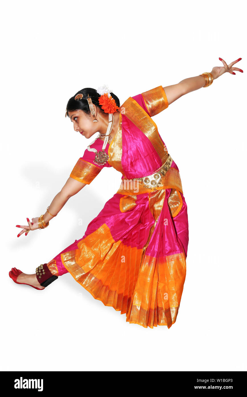 Belle jeune femme indienne de la scène de danse classique danse ...