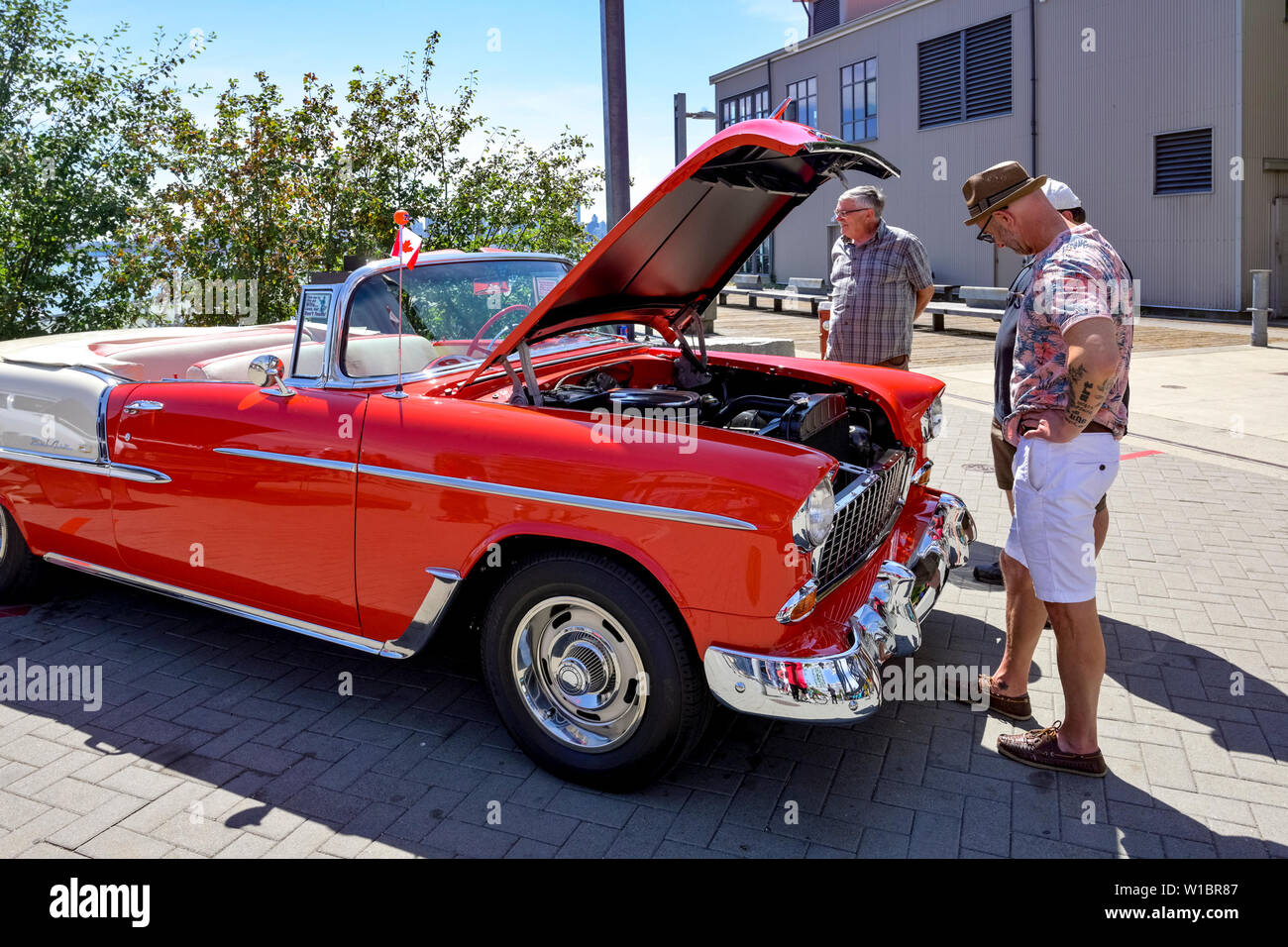 Voitures anciennes rouges Banque de photographies et d’images à haute ...
