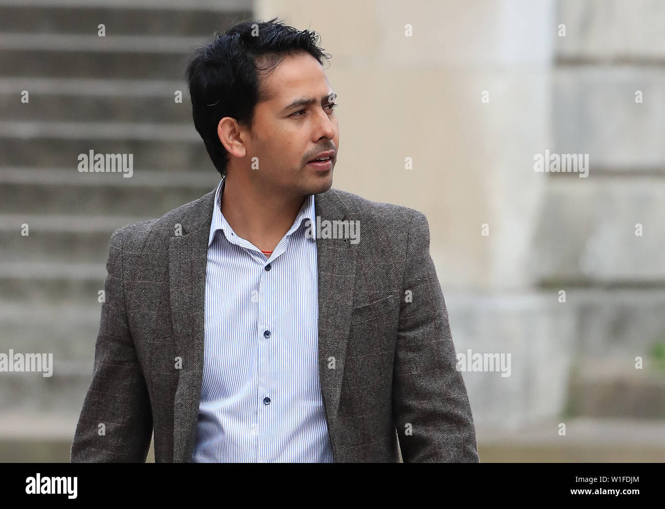 Santosh bhatta arrive au tribunal de la couronne de liverpool Banque de photographies et d ...
