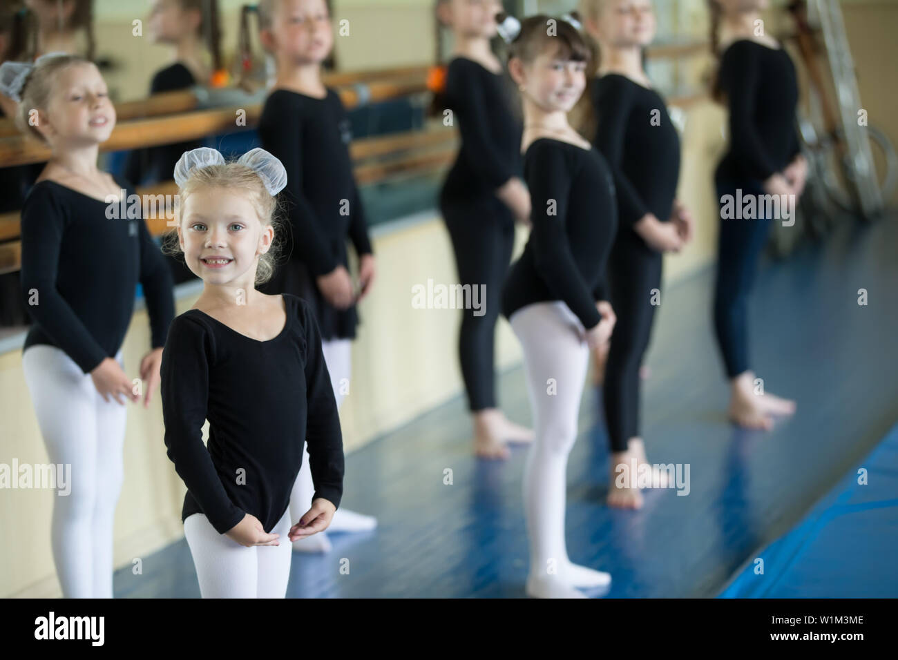 Danse De Groupe Ballet Banque d'image et photos - Alamy