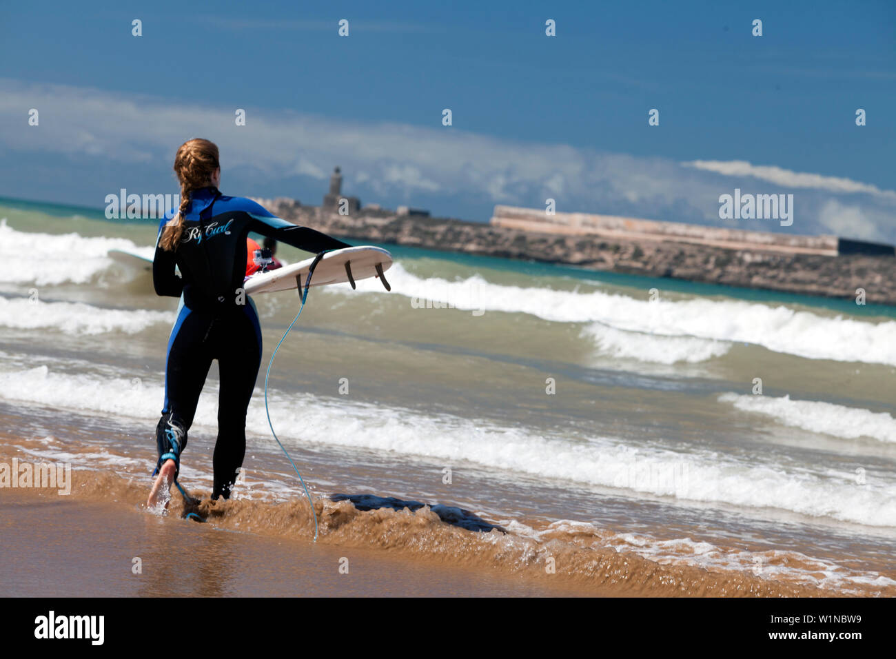 Porter sur le dos plage Banque de photographies et d’images à haute ...