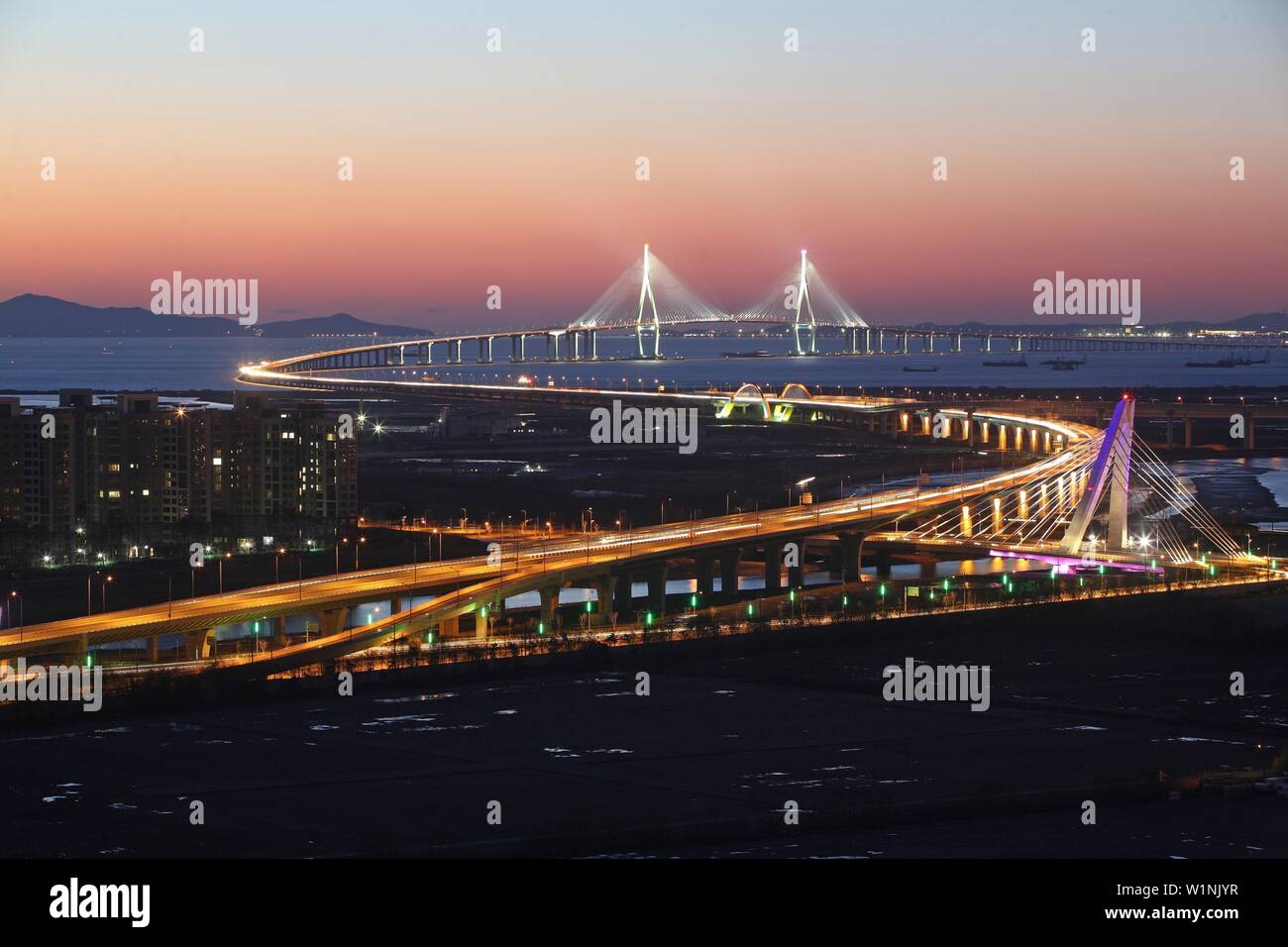 Incheon bridge Banque de photographies et d’images à haute résolution ...