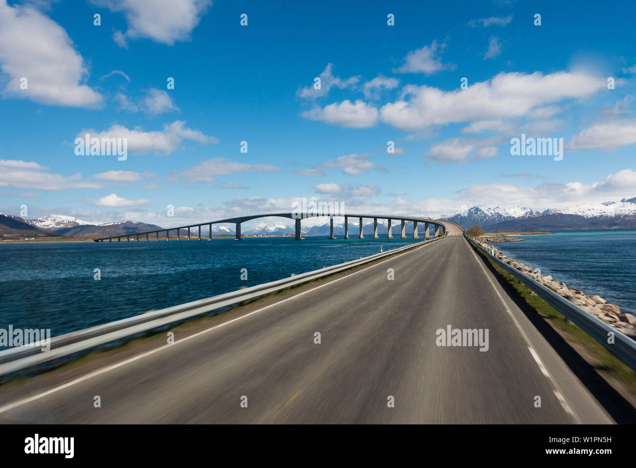 Pont de hadsel Banque de photographies et d’images à haute résolution ...