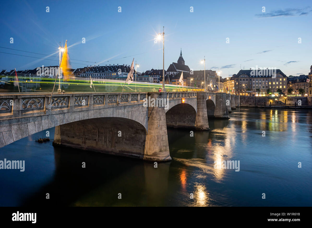 Le pont du milieu Banque de photographies et d’images à haute ...