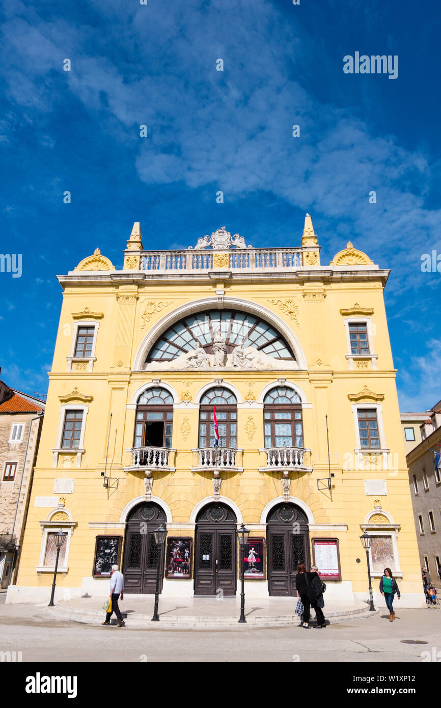Hrvatsko narodno kazaliste divisé Banque de photographies et d’images à ...