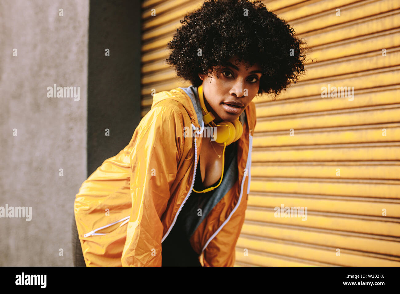 Sur ses genoux Banque de photographies et d’images à haute résolution ...