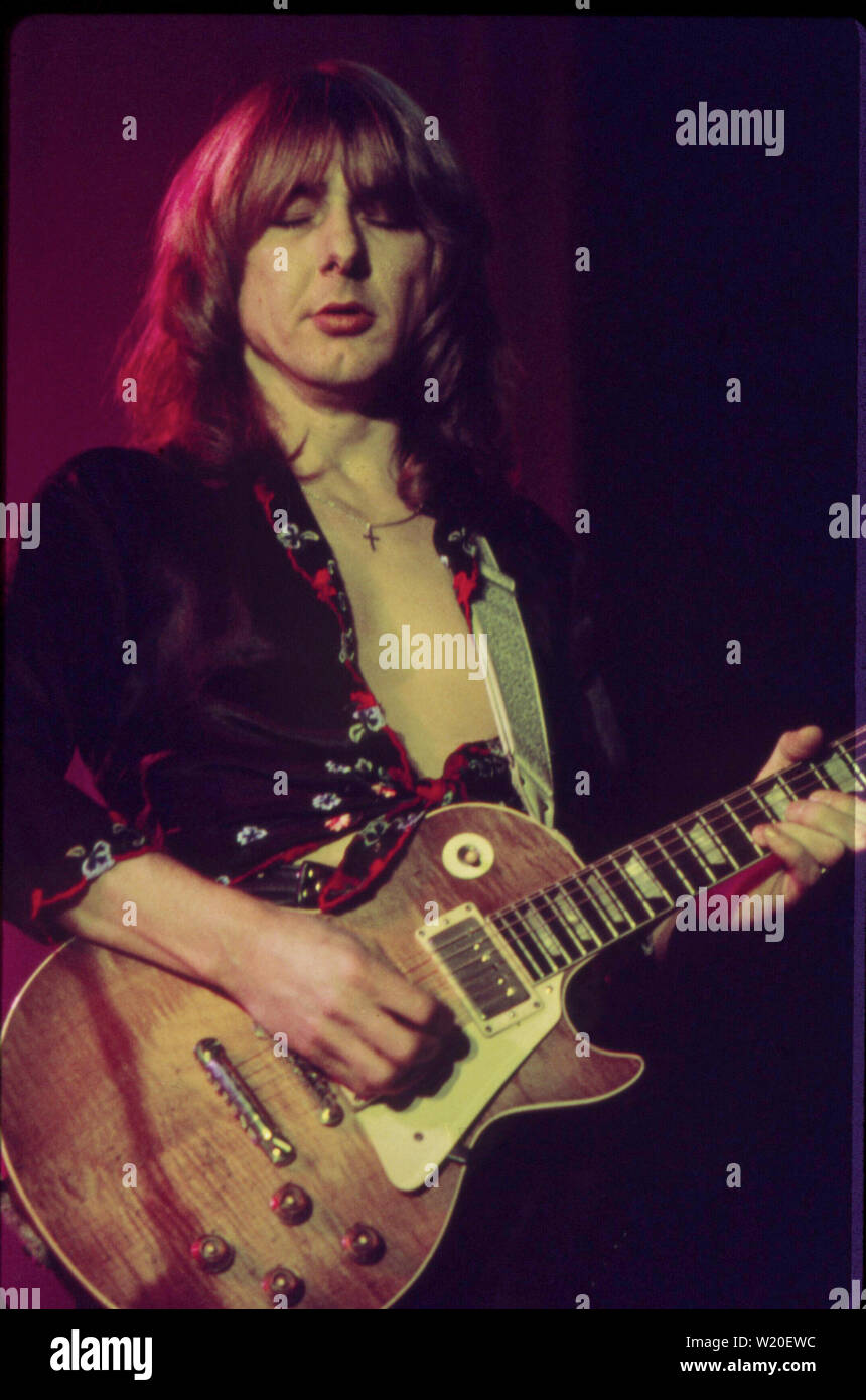 Mick ralphs Banque de photographies et d’images à haute résolution - Alamy