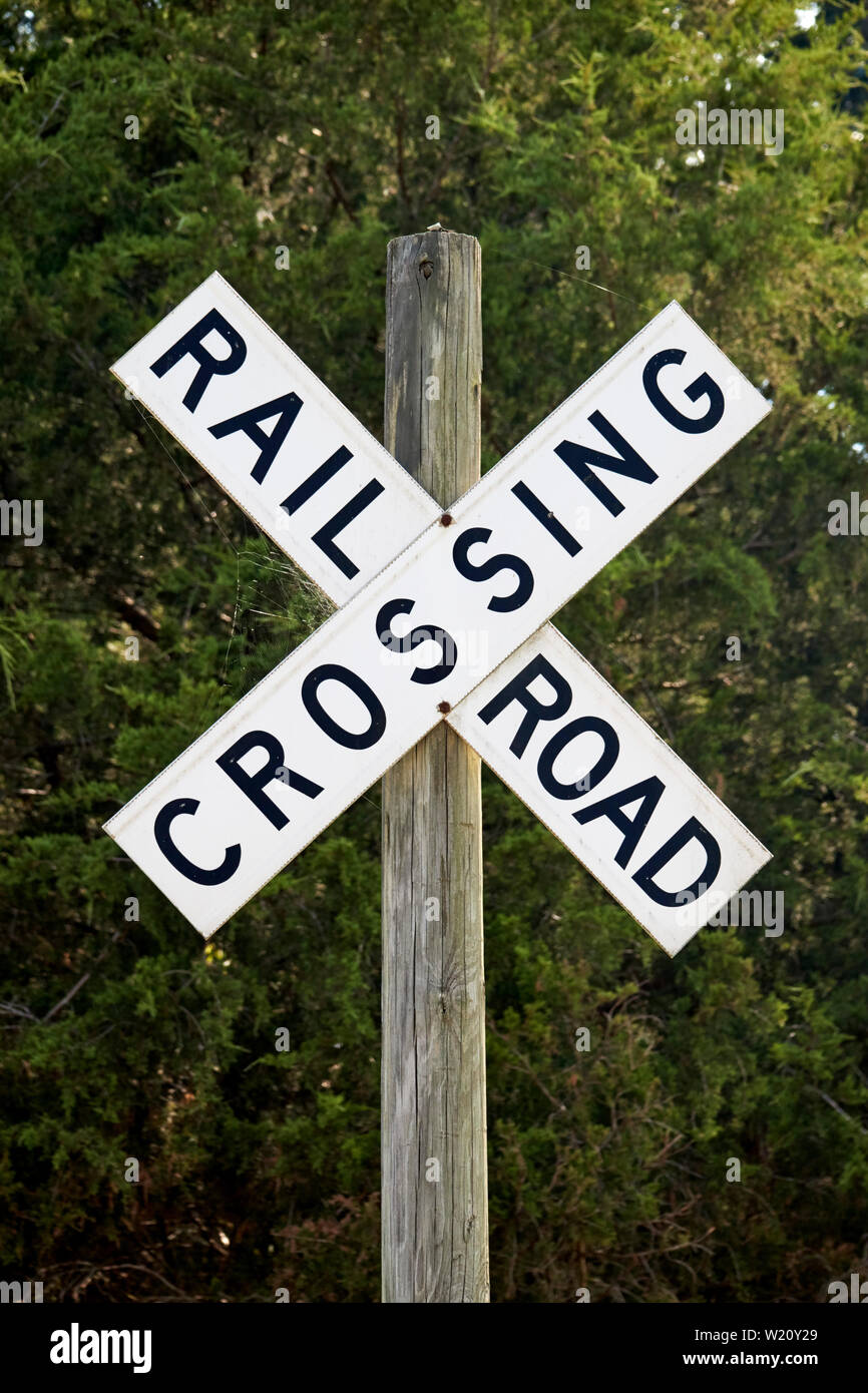 Rail road crossing sign Banque de photographies et d’images à haute ...