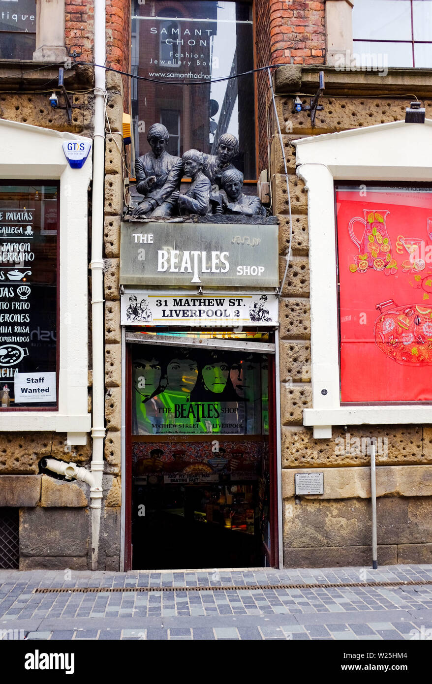 Liverpool the beatles shop Banque d'image et photos - Alamy