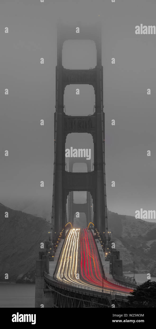 Golden gate bridge dans le brouillard Banque de photographies et d ...