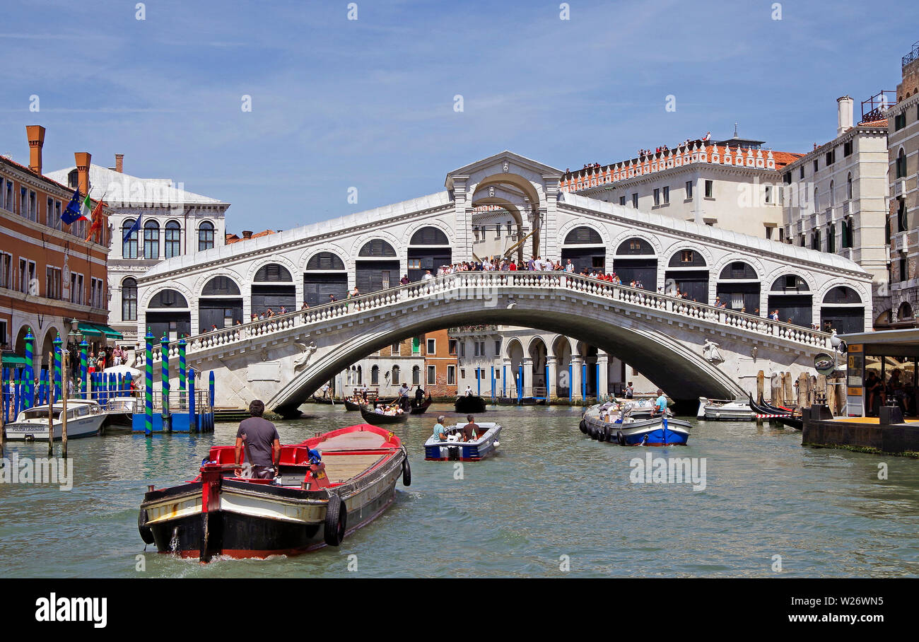Le pont du Rialto, le plus ancien, et sans doute le plus beau des ...