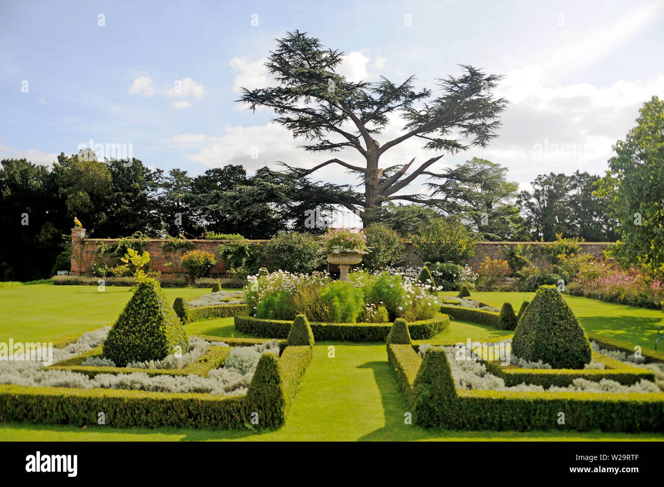 Helmingham hall gardens Banque de photographies et d’images à haute ...