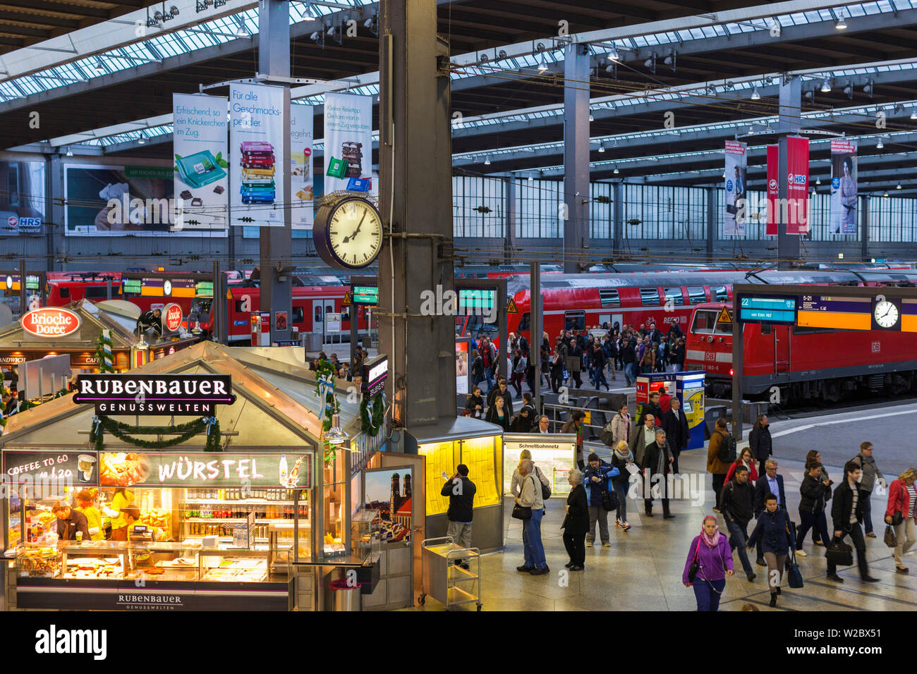 Munchen hauptbahnhof Banque de photographies et d’images à haute ...