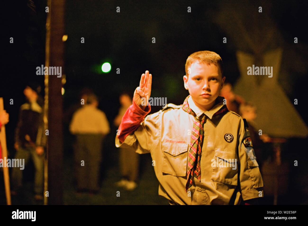 Boy scout salute uniform Banque de photographies et d’images à haute ...