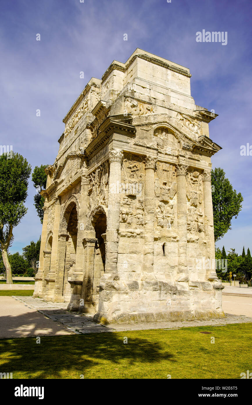 L'Arche Triumphal d'Orange a été construite en l'honneur des vétérans ...