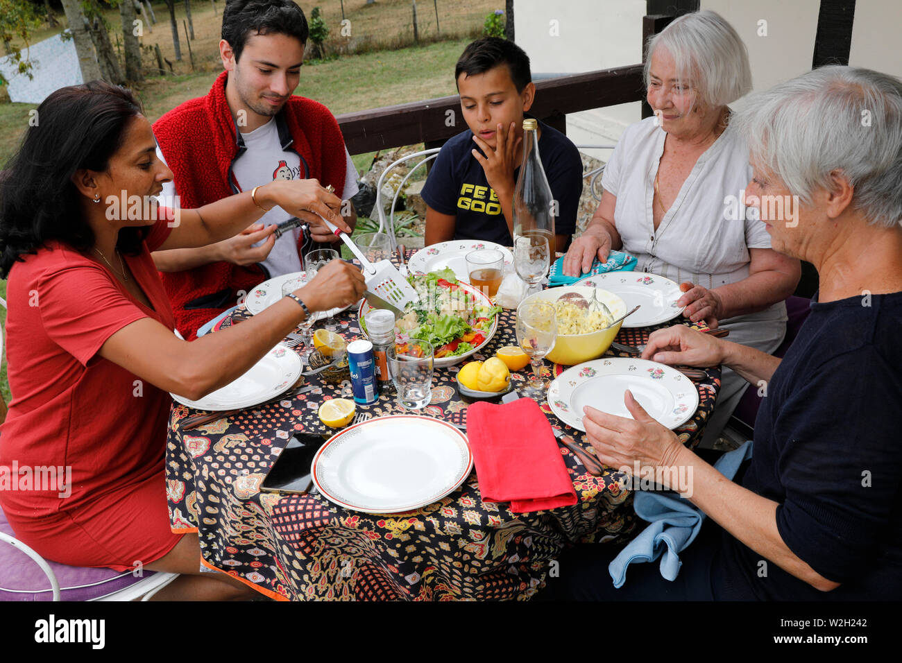France repas famille Banque de photographies et d’images à haute ...