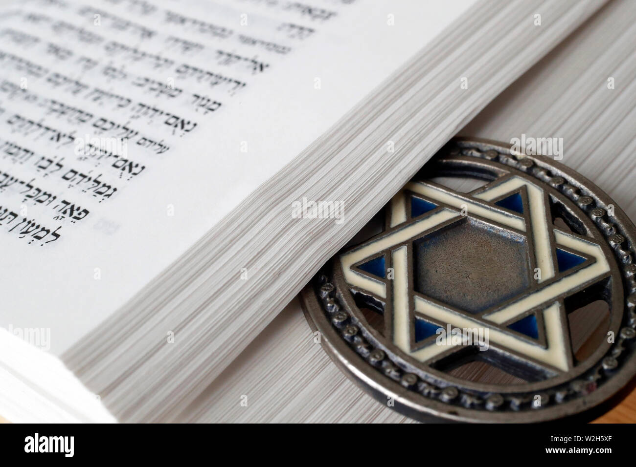 La Torah et l'étoile de David. Deux symboles du judaïsme Photo Stock ...