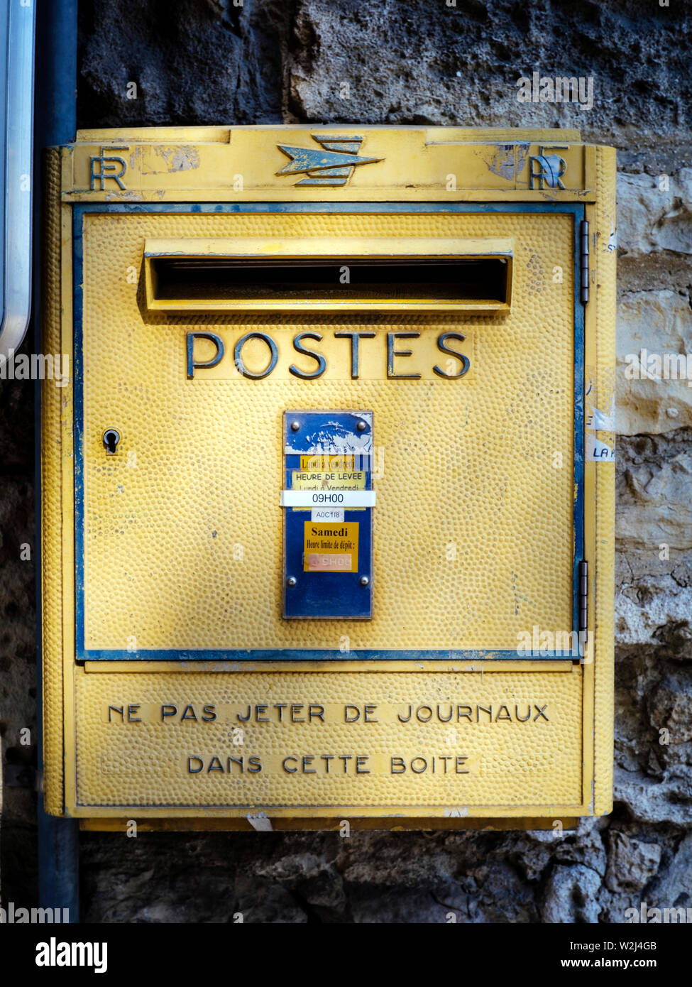 Boite aux lettres jaune francaise Banque de photographies et d’images à ...
