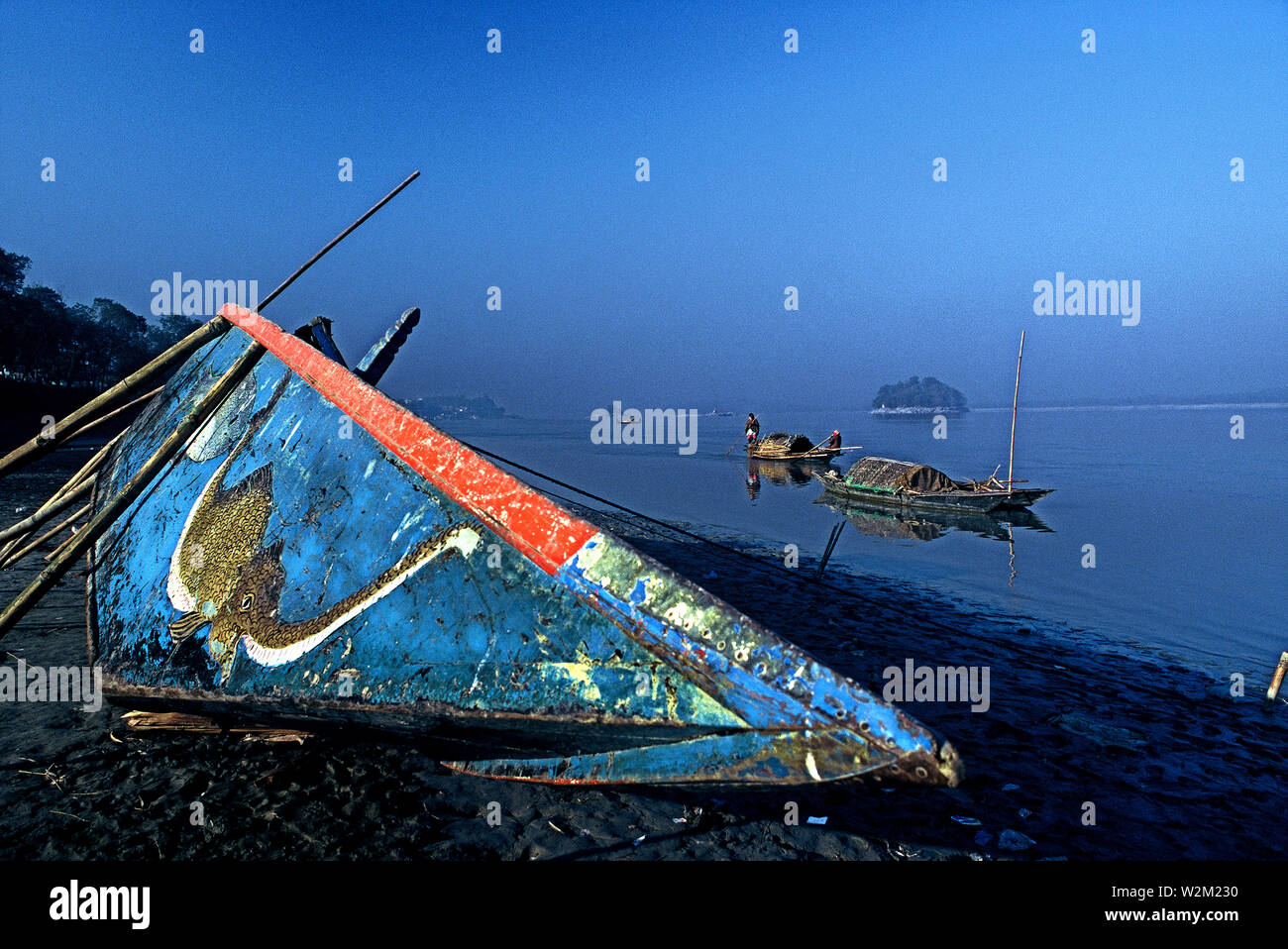 Comme le fleuve Brahmapoutre entre en Inde depuis la Chine, il y a un ...
