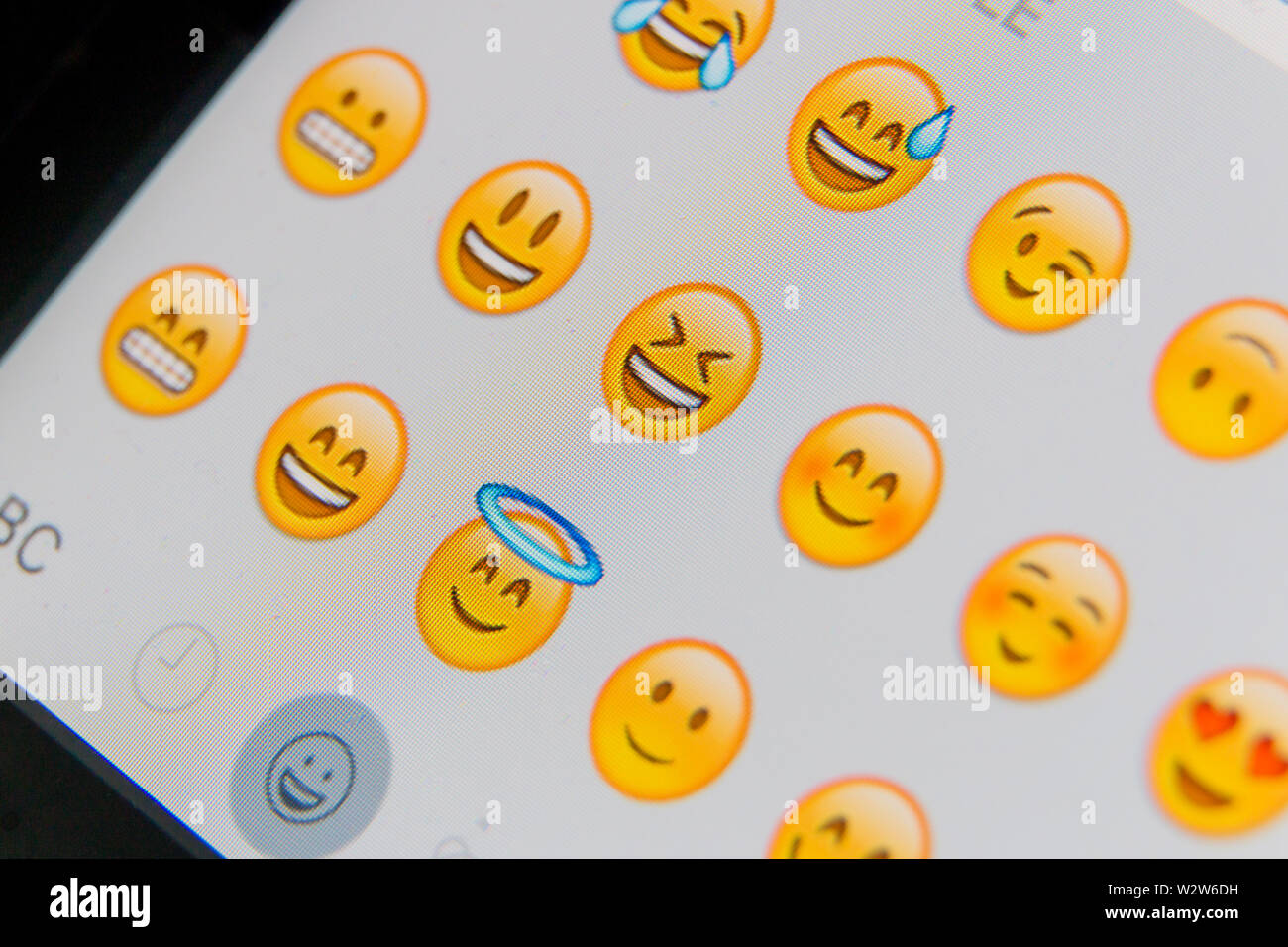 Cartoon emoji emoticon smiley face Banque de photographies et d’images ...