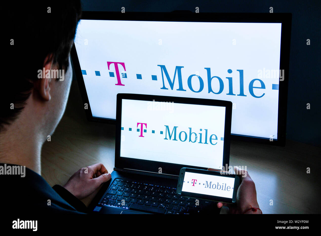 T mobile logo Banque de photographies et d’images à haute résolution ...