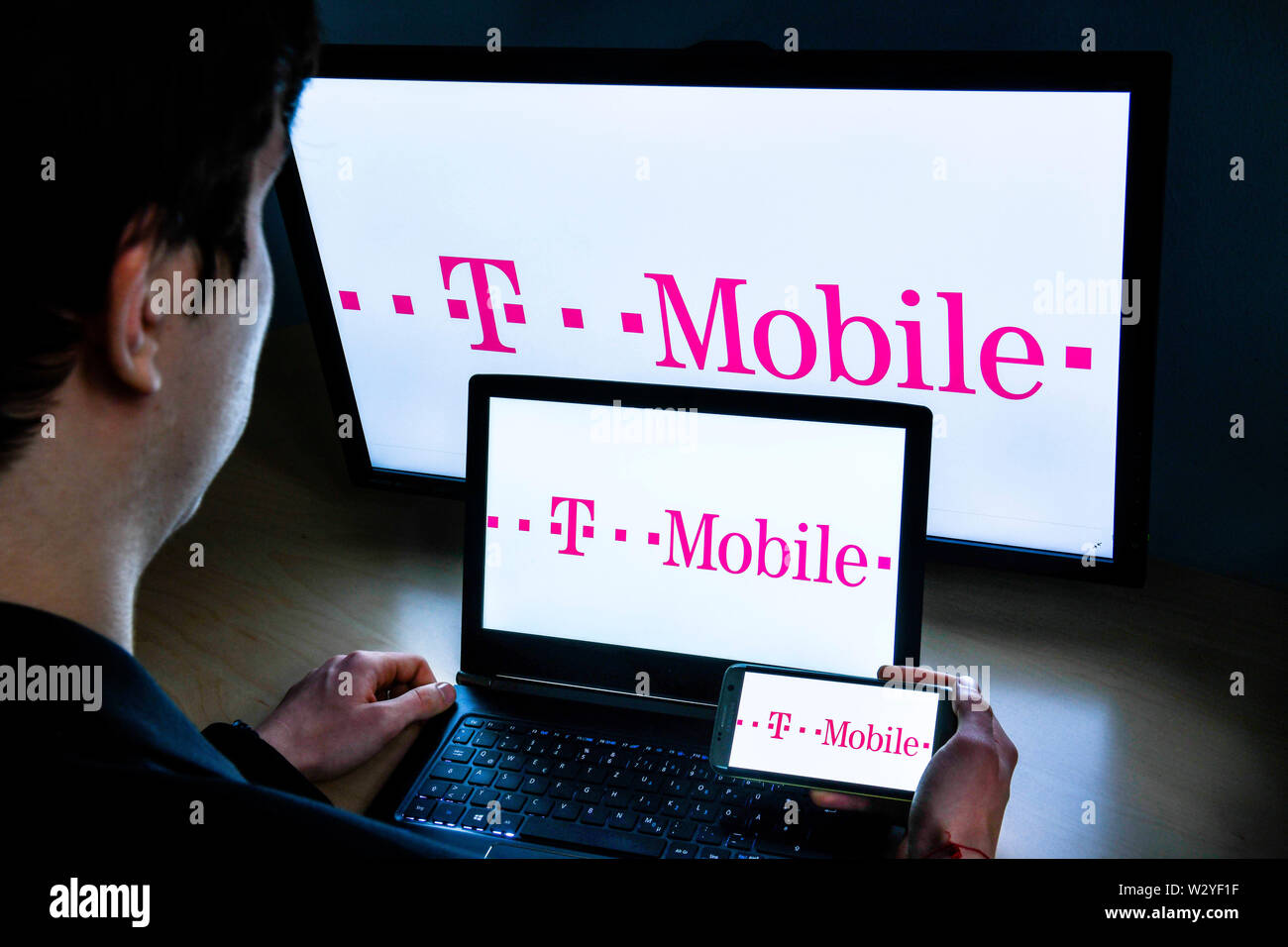 T mobile logo Banque de photographies et d’images à haute résolution ...