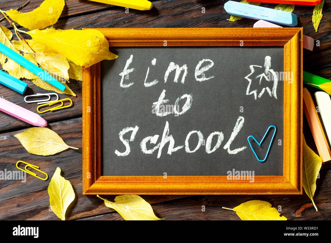 Le temps de l'école. Concept Retour à l'école. Arrière-plan de l ...