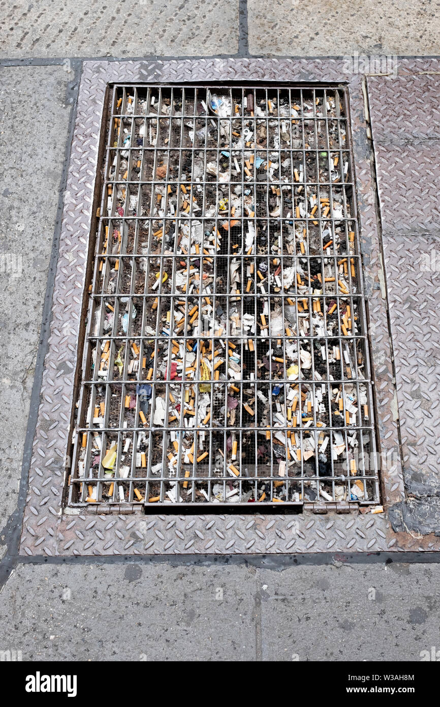 Pause cigarette bureaux Banque de photographies et d’images à haute ...