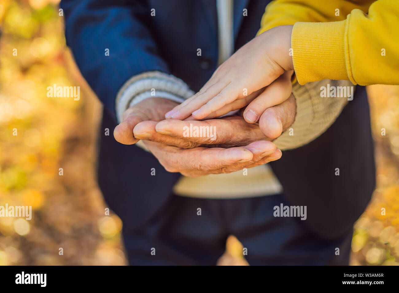 Petite Main D'enfant Banque d'image et photos - Alamy