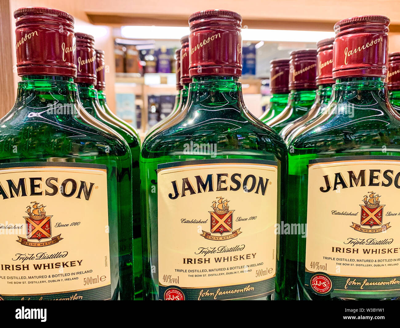 Pernod ricard logo Banque de photographies et d’images à haute ...