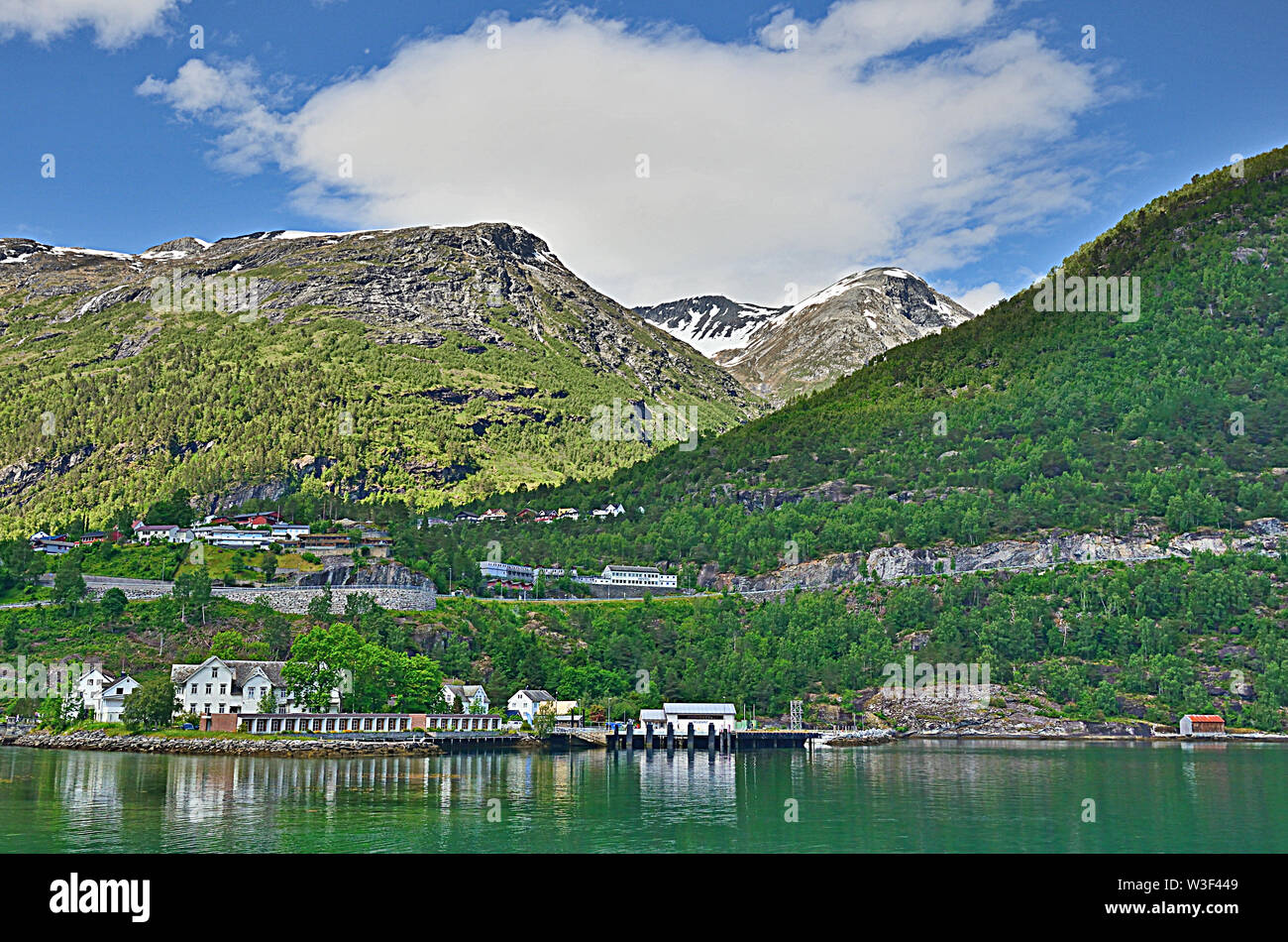 Hellesylt norway Banque de photographies et d’images à haute résolution ...