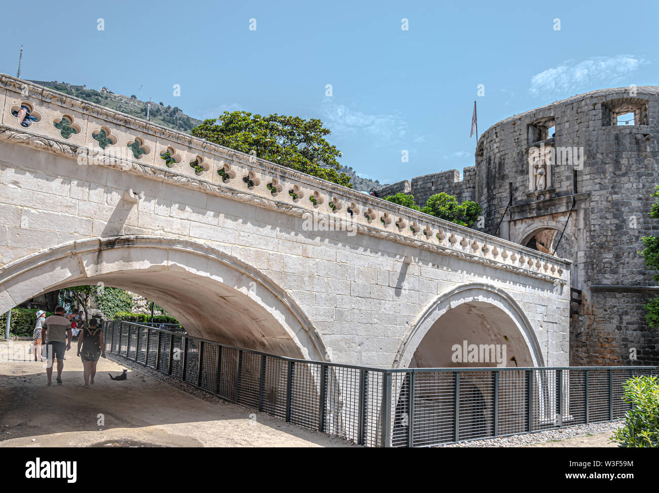 Pile de pont Banque de photographies et d’images à haute résolution - Alamy